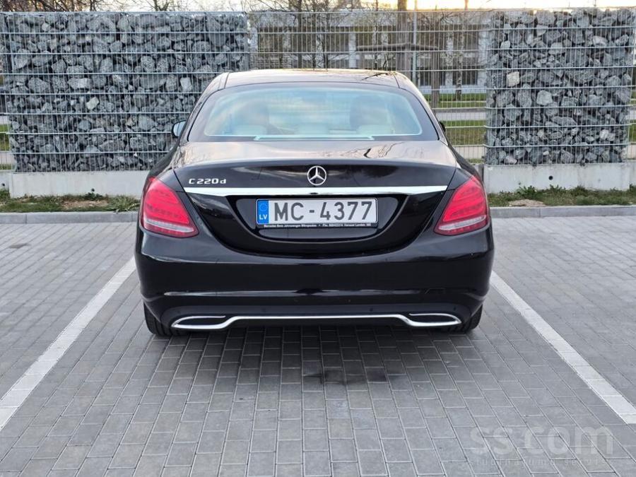 Black Mercedes-Benz c-220 2017 in Riga, with an engine capacity of 2.20 L and mileage of 118 thousand km for 18900 €, photo 6 on AUTOMOTO.COM.LV