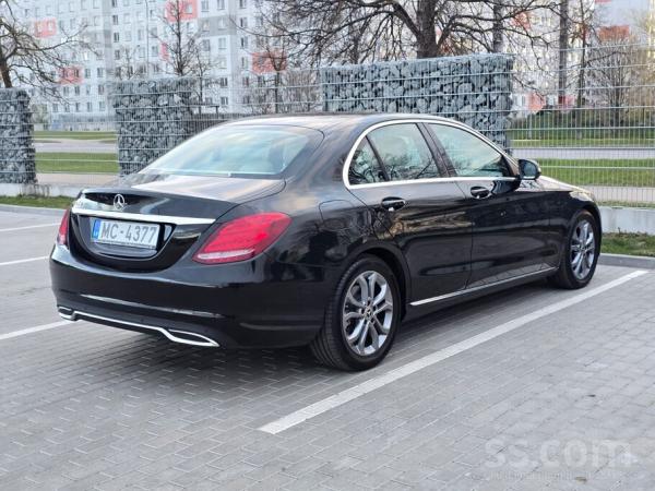 Black Mercedes-Benz c-220 2017 in Riga, with an engine capacity of 2.20 L and mileage of 118 thousand km for 18900 €, photo 6 on AUTOMOTO.COM.LV