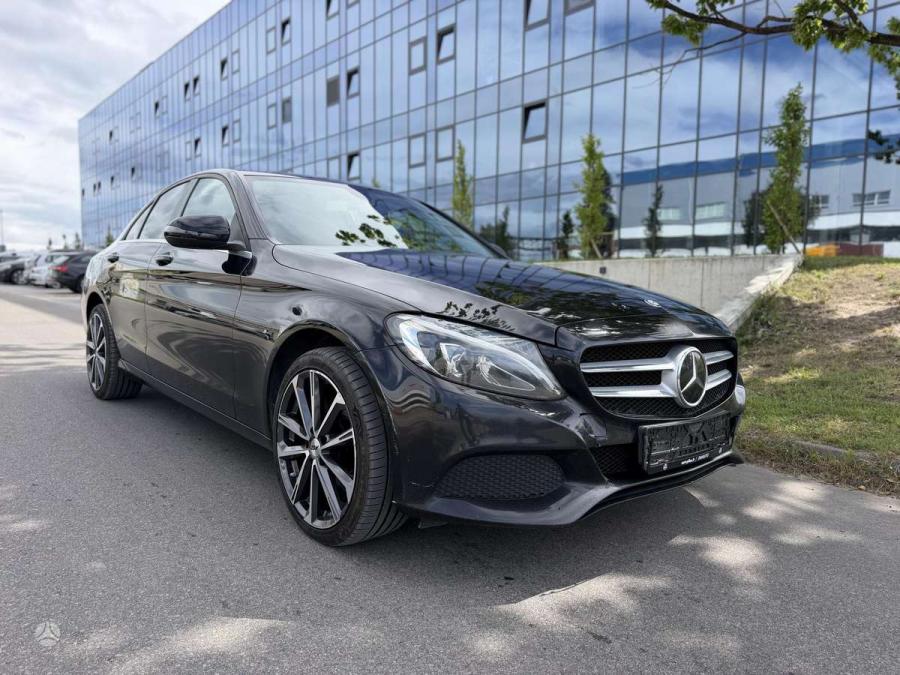 Melns Mercedes-Benz c-220 2017 Panevēža, ar dzinēja tilpumu 2.14 L un nobraukumu 270 tūkst. km par 10500 €, foto 1 vietnē AUTOMOTO.COM.LV