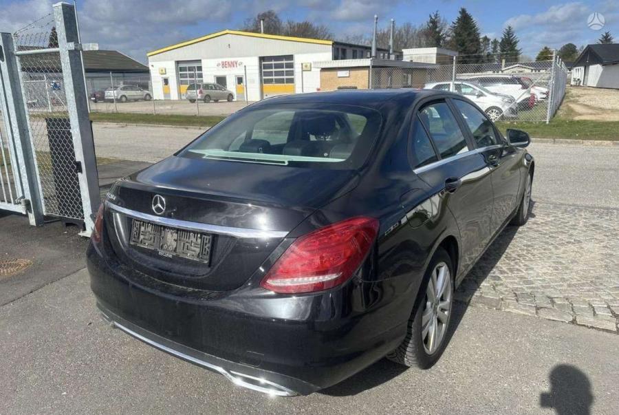 Black Mercedes-Benz c-220 2018 in Plunge, with an engine capacity of 2.14 L and mileage of 380 thousand km for 10000 €, photo 3 on AUTOMOTO.COM.LV
