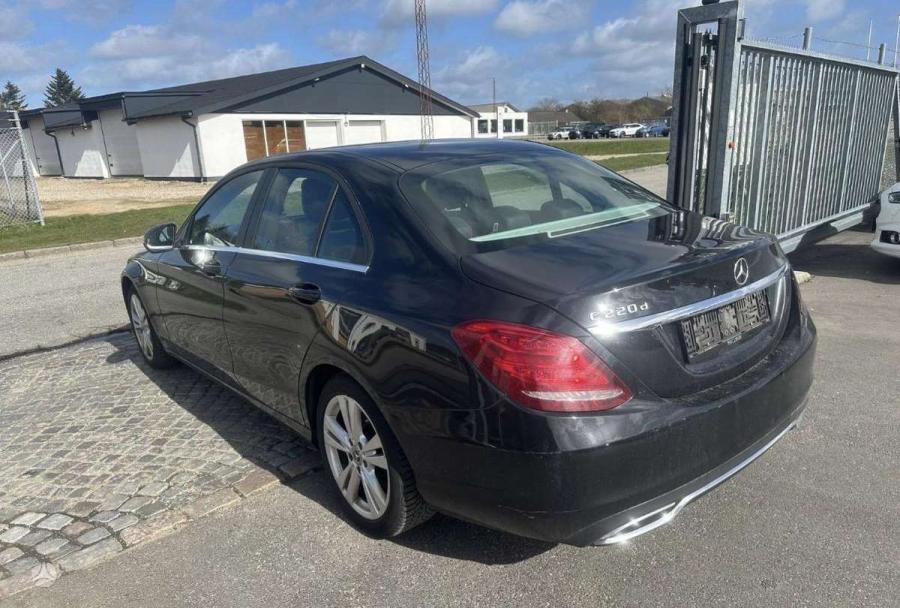 Black Mercedes-Benz c-220 2018 in Plunge, with an engine capacity of 2.14 L and mileage of 380 thousand km for 10000 €, photo 4 on AUTOMOTO.COM.LV