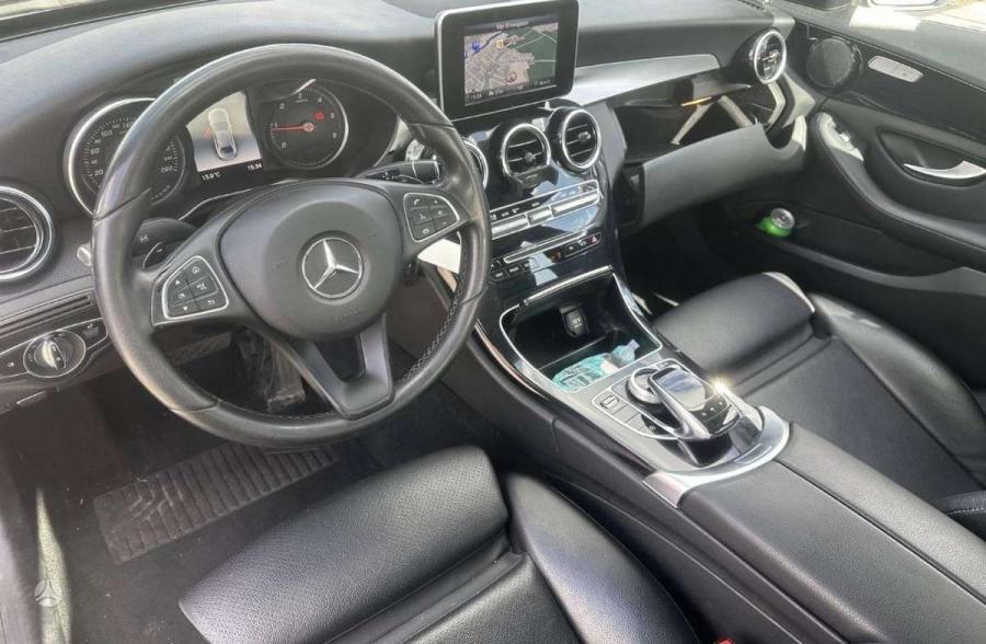 Black Mercedes-Benz c-220 2018 in Plunge, with an engine capacity of 2.14 L and mileage of 380 thousand km for 10000 €, photo 5 on AUTOMOTO.COM.LV