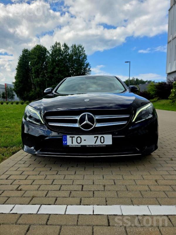 Мерседес Ц 220 2018 в Рига на AUTOMOTO.COM.LV Черный Мерседес Ц 220 2018 в Рига, объемом двигателя 2.00 л и пробегом 131 тыс. км за 20500 €, фото 4 на AUTOMOTO.COM.LV