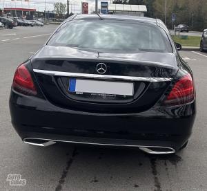 Черный Мерседес Ц 220 2019 в Вильнюс, объемом двигателя 1.90 л и пробегом 176 тыс. км за 19300 €, фото 6 на AUTOMOTO.COM.LV