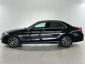 Black Mercedes-Benz c-220 2019 in Vilnius, with an engine capacity of 1.95 L and mileage of 178 thousand km for 21900 €, photo 4 on AUTOMOTO.COM.LV
