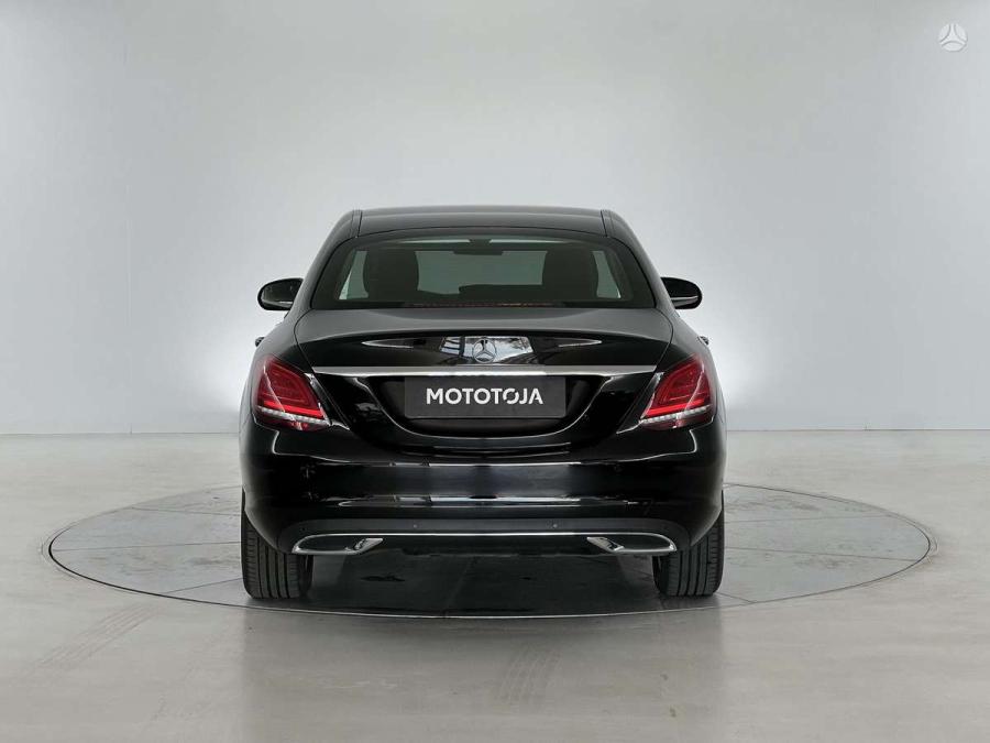 Black Mercedes-Benz c-220 2019 in Vilnius, with an engine capacity of 1.95 L and mileage of 178 thousand km for 21900 €, photo 5 on AUTOMOTO.COM.LV