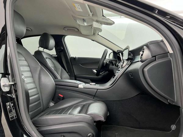 Black Mercedes-Benz c-220 2019 in Vilnius, with an engine capacity of 1.95 L and mileage of 178 thousand km for 21900 €, photo 7 on AUTOMOTO.COM.LV