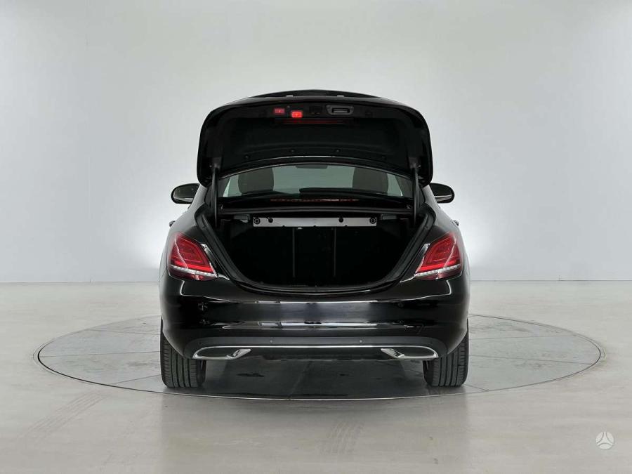 Black Mercedes-Benz c-220 2019 in Vilnius, with an engine capacity of 1.95 L and mileage of 178 thousand km for 21900 €, photo 11 on AUTOMOTO.COM.LV