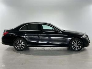 Black Mercedes-Benz c-220 2019 in Vilnius, with an engine capacity of 1.95 L and mileage of 178 thousand km for 21900 €, photo 17 on AUTOMOTO.COM.LV