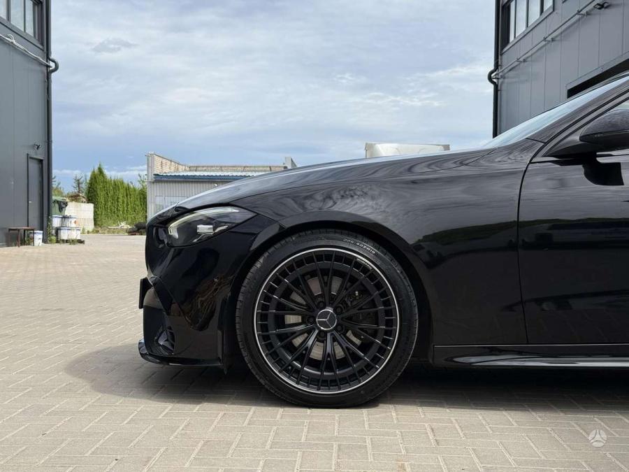 Black Mercedes-Benz c-220 2021 in Vilnius, with an engine capacity of 1.99 L and mileage of 198 thousand km for 27999 €, photo 8 on AUTOMOTO.COM.LV