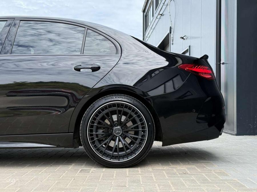 Black Mercedes-Benz c-220 2021 in Vilnius, with an engine capacity of 1.99 L and mileage of 198 thousand km for 27999 €, photo 9 on AUTOMOTO.COM.LV