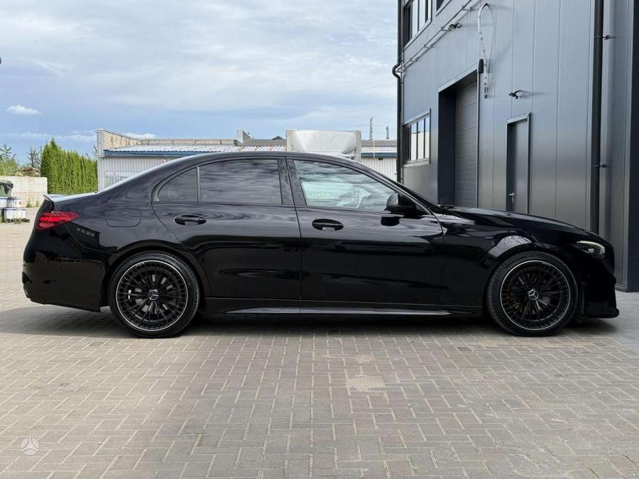 Black Mercedes-Benz c-220 2021 in Vilnius, with an engine capacity of 1.99 L and mileage of 198 thousand km for 27999 €, photo 14 on AUTOMOTO.COM.LV