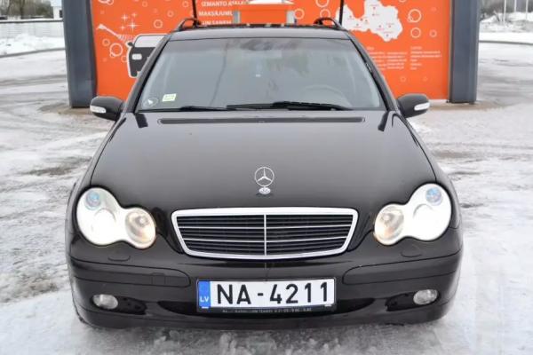 Melns Mercedes-Benz c-220 2003 Jēkabpils, ar dzinēja tilpumu 2.00 L un nobraukumu 221 tūkst. km par 3850 €, foto 4 vietnē AUTOMOTO.COM.LV