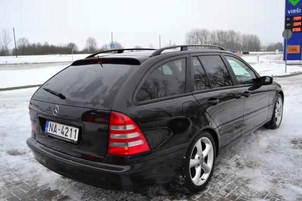 Melns Mercedes-Benz c-220 2003 Jēkabpils, ar dzinēja tilpumu 2.00 L un nobraukumu 221 tūkst. km par 3850 €, foto 6 vietnē AUTOMOTO.COM.LV