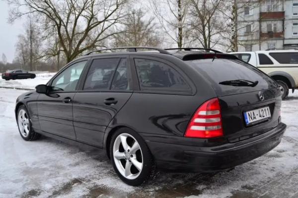 Melns Mercedes-Benz c-220 2003 Jēkabpils, ar dzinēja tilpumu 2.00 L un nobraukumu 221 tūkst. km par 3850 €, foto 7 vietnē AUTOMOTO.COM.LV