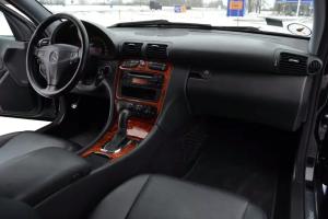 Черный Мерседес Ц 220 2003 в Екабпилс, объемом двигателя 2.00 л и пробегом 221 тыс. км за 3850 €, фото 10 на AUTOMOTO.COM.LV