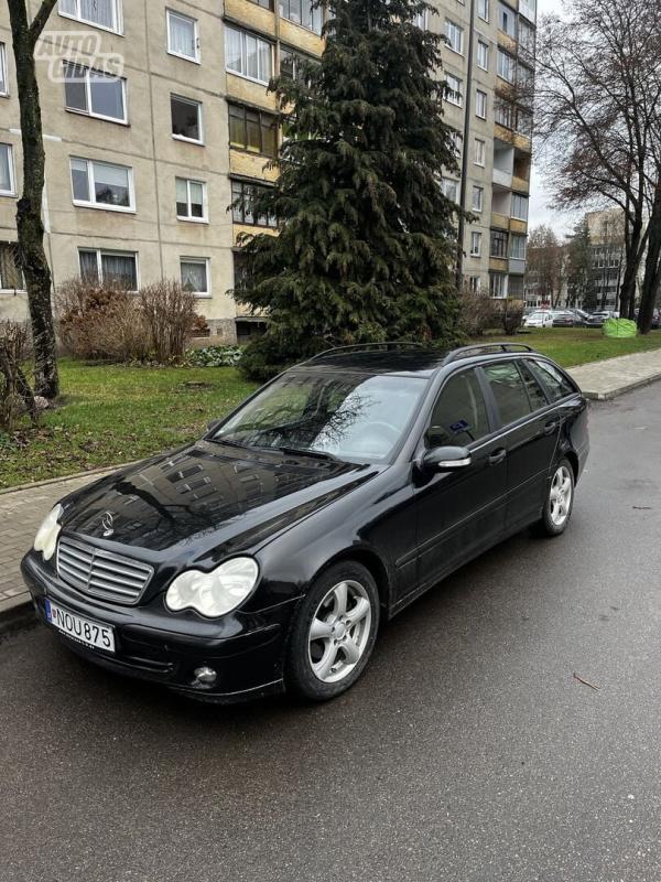 Melns Mercedes-Benz c-220 2004 Kauņa, ar dzinēja tilpumu 2.10 L un nobraukumu 300 tūkst. km par 1200 €, foto 1 vietnē AUTOMOTO.COM.LV