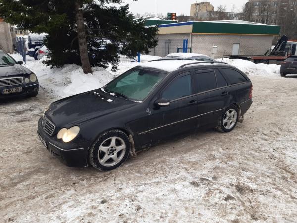 Black Mercedes-Benz c-220 2004 in Kaunas, with an engine capacity of 2.10 L and mileage of 300 thousand km for 1000 €, photo 2 on AUTOMOTO.COM.LV