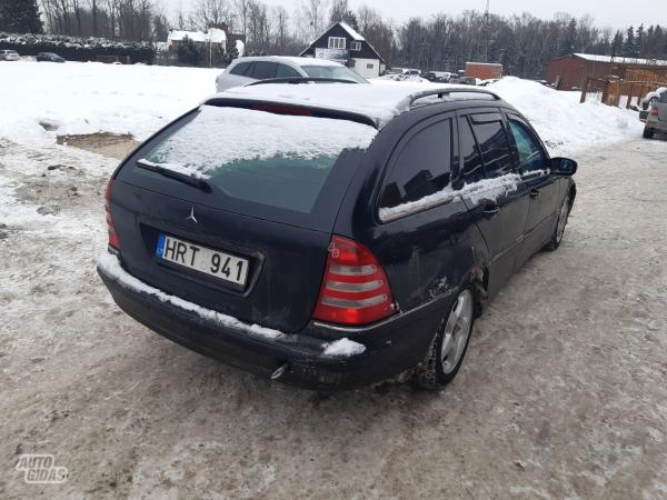 Black Mercedes-Benz c-220 2004 in Kaunas, with an engine capacity of 2.10 L and mileage of 300 thousand km for 1000 €, photo 6 on AUTOMOTO.COM.LV