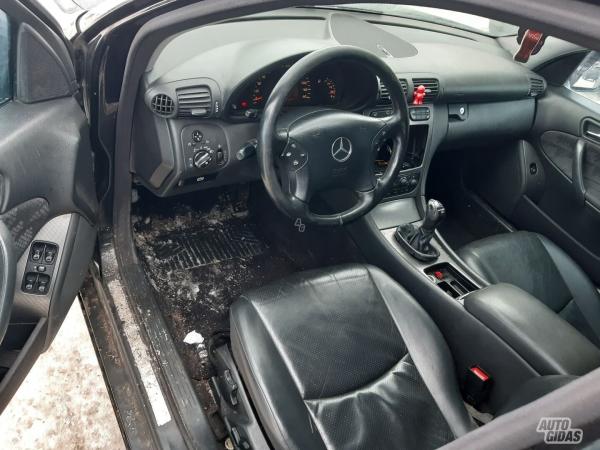 Black Mercedes-Benz c-220 2004 in Kaunas, with an engine capacity of 2.10 L and mileage of 300 thousand km for 1000 €, photo 10 on AUTOMOTO.COM.LV