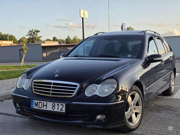 Black Mercedes-Benz c-220 2004 in Ukmerge, with an engine capacity of 2.15 L and mileage of 319 thousand km for 750 €, photo 3 on AUTOMOTO.COM.LV