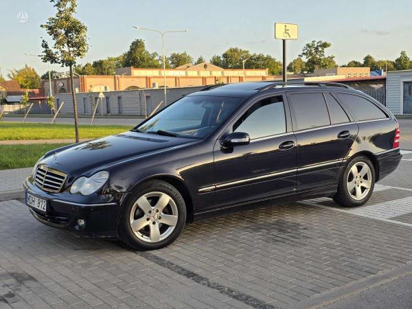 Black Mercedes-Benz c-220 2004 in Ukmerge, with an engine capacity of 2.15 L and mileage of 319 thousand km for 750 €, photo 6 on AUTOMOTO.COM.LV