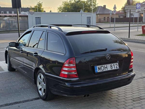Black Mercedes-Benz c-220 2004 in Ukmerge, with an engine capacity of 2.15 L and mileage of 319 thousand km for 750 €, photo 7 on AUTOMOTO.COM.LV