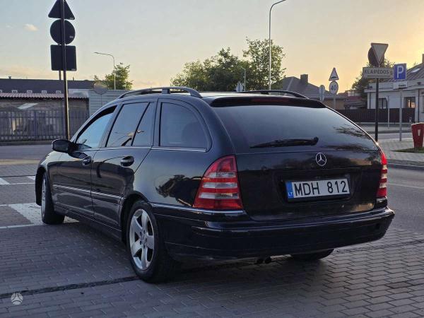 Black Mercedes-Benz c-220 2004 in Ukmerge, with an engine capacity of 2.15 L and mileage of 319 thousand km for 750 €, photo 8 on AUTOMOTO.COM.LV