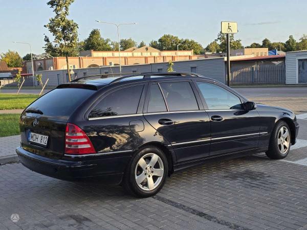 Black Mercedes-Benz c-220 2004 in Ukmerge, with an engine capacity of 2.15 L and mileage of 319 thousand km for 750 €, photo 9 on AUTOMOTO.COM.LV