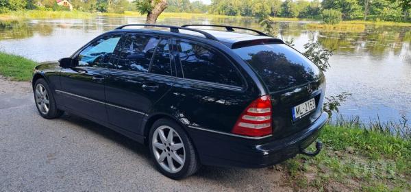 Melns Mercedes-Benz c-220 2004 Liepāja, ar dzinēja tilpumu 2.20 L un nobraukumu 356 tūkst. km par 1800 €, foto 5 vietnē AUTOMOTO.COM.LV