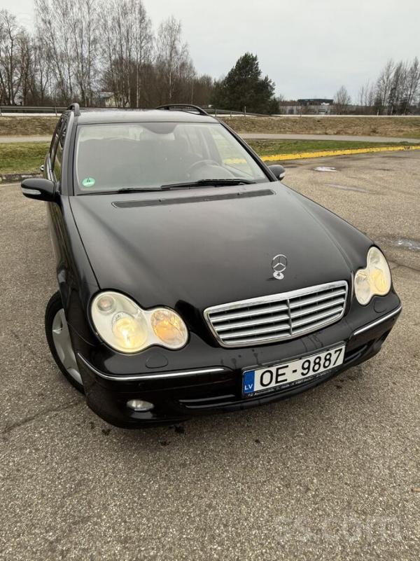 Black Mercedes-Benz c-220 2005 in Riga, with an engine capacity of 2.20 L and mileage of 310 thousand km for 2300 €, photo 1 on AUTOMOTO.COM.LV