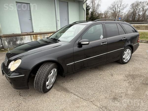 Black Mercedes-Benz c-220 2005 in Riga, with an engine capacity of 2.10 L and mileage of 311 thousand km for 2300 €, photo 2 on AUTOMOTO.COM.LV