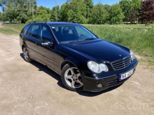 Black Mercedes-Benz c-220 2005 in Riga, with an engine capacity of 2.20 L and mileage of 288 thousand km for 2490 €, photo  on AUTOMOTO.COM.LV