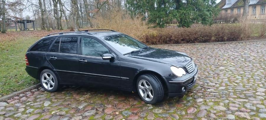 Melns Mercedes-Benz c-220 2006 Kuldīga, ar dzinēja tilpumu 2.20 L un nobraukumu 432 tūkst. km par 1650 €, foto 3 vietnē AUTOMOTO.COM.LV