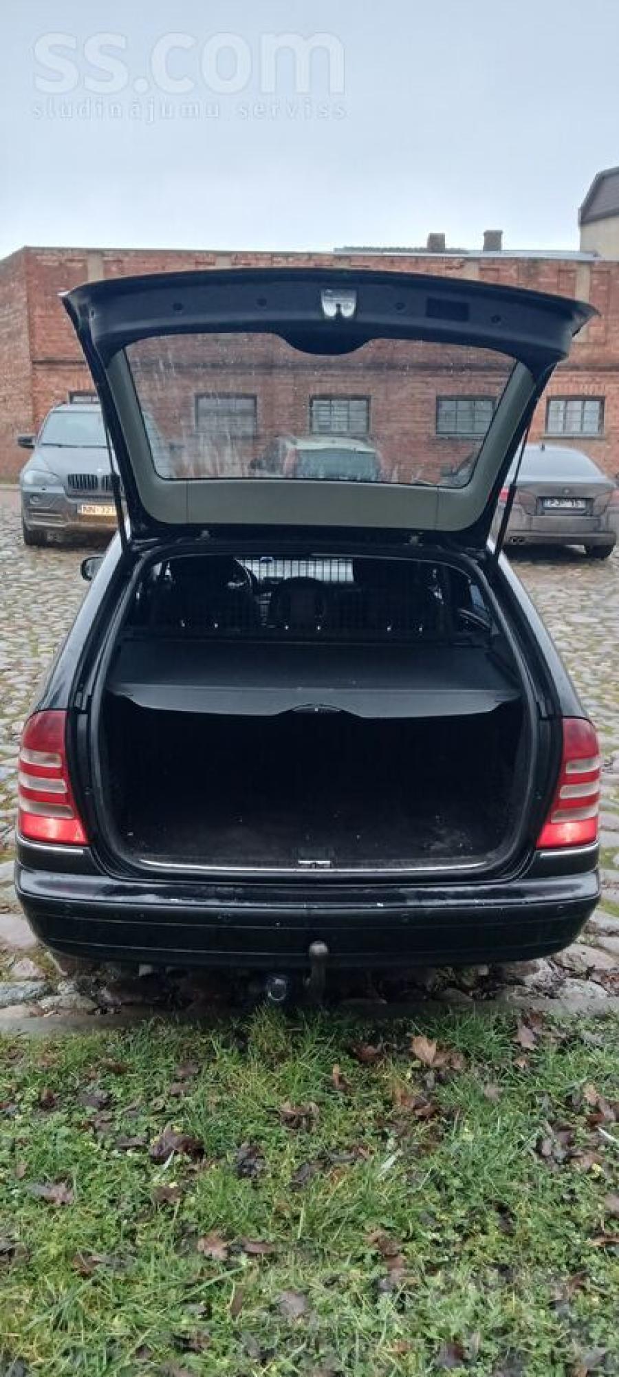 Melns Mercedes-Benz c-220 2006 Kuldīga, ar dzinēja tilpumu 2.20 L un nobraukumu 432 tūkst. km par 1650 €, foto 9 vietnē AUTOMOTO.COM.LV