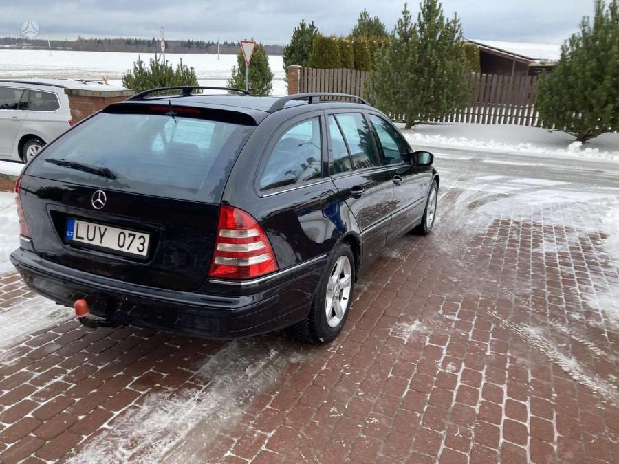 Melns Mercedes-Benz c-220 2006 Šauļi, ar dzinēja tilpumu 2.20 L un nobraukumu 406 tūkst. km par 1199 €, foto 4 vietnē AUTOMOTO.COM.LV