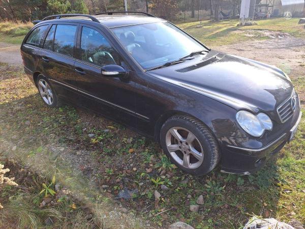Black Mercedes-Benz c-220 2006 in Vilnius, with an engine capacity of 2.15 L and mileage of 300 thousand km for 2000 €, photo 3 on AUTOMOTO.COM.LV