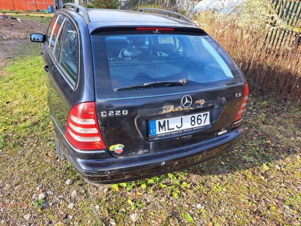 Black Mercedes-Benz c-220 2006 in Vilnius, with an engine capacity of 2.15 L and mileage of 300 thousand km for 2000 €, photo 4 on AUTOMOTO.COM.LV