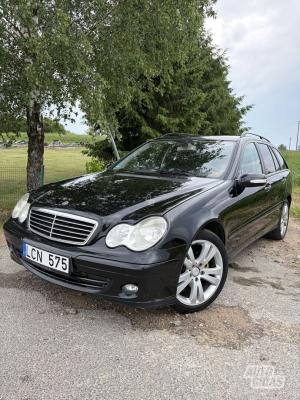 Melns Mercedes-Benz c-220 2006 Alīta, ar dzinēja tilpumu 2.20 L un nobraukumu 300 tūkst. km par 1800 €, foto  vietnē AUTOMOTO.COM.LV