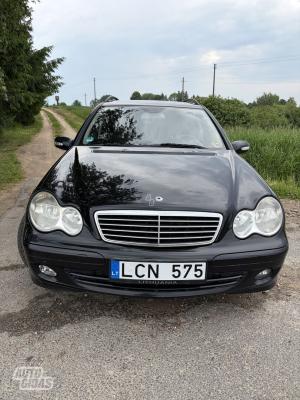 Melns Mercedes-Benz c-220 2006 Alīta, ar dzinēja tilpumu 2.20 L un nobraukumu 300 tūkst. km par 1800 €, foto 3 vietnē AUTOMOTO.COM.LV