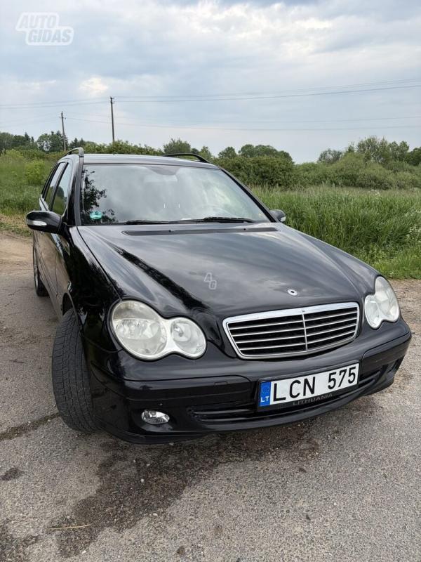 Черный Мерседес Ц 220 2006 в Алитус, объемом двигателя 2.20 л и пробегом 300 тыс. км за 1800 €, фото 3 на AUTOMOTO.COM.LV