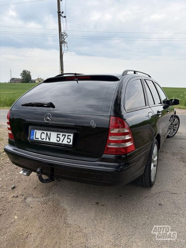Черный Мерседес Ц 220 2006 в Алитус, объемом двигателя 2.20 л и пробегом 300 тыс. км за 1800 €, фото 5 на AUTOMOTO.COM.LV