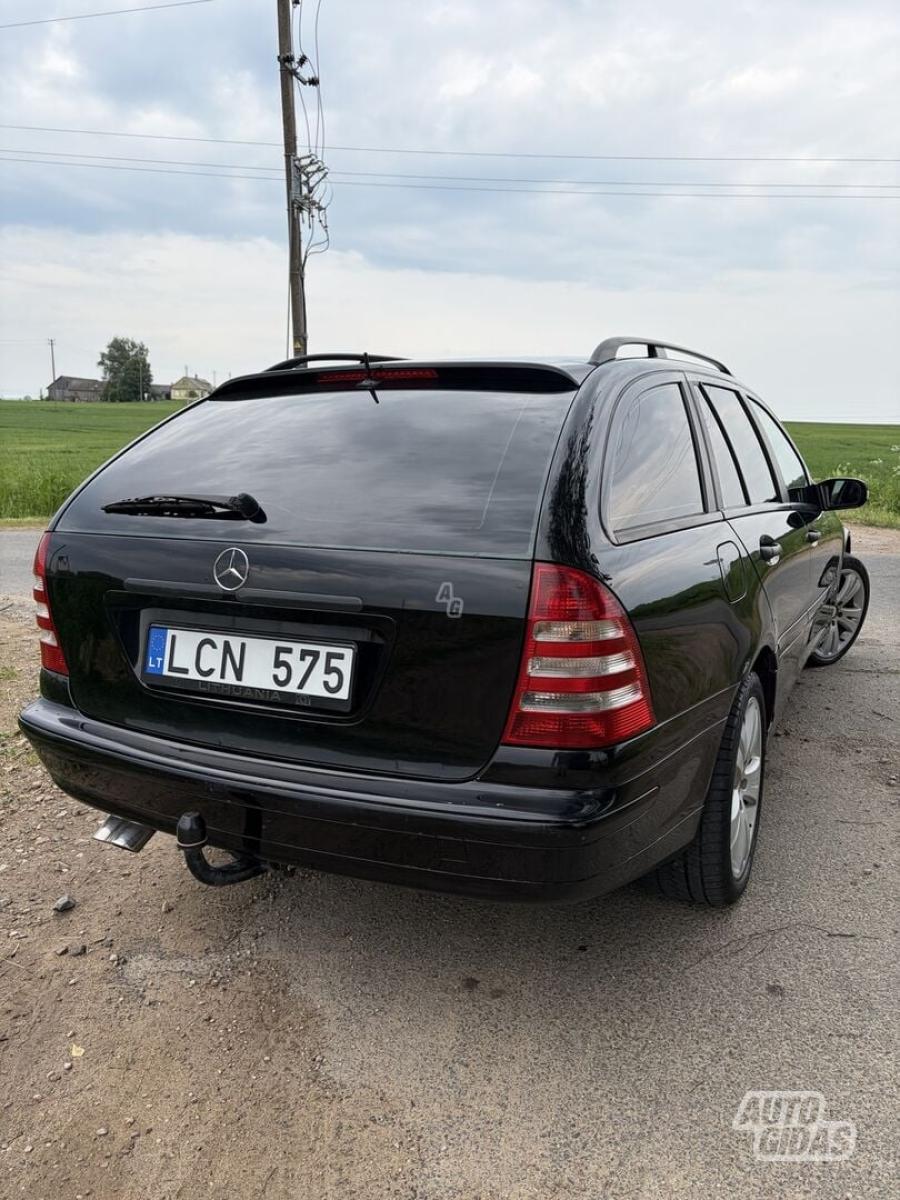 Melns Mercedes-Benz c-220 2006 Alīta, ar dzinēja tilpumu 2.20 L un nobraukumu 300 tūkst. km par 1800 €, foto 6 vietnē AUTOMOTO.COM.LV