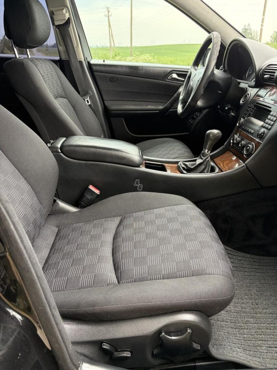 Melns Mercedes-Benz c-220 2006 Alīta, ar dzinēja tilpumu 2.20 L un nobraukumu 300 tūkst. km par 1800 €, foto 13 vietnē AUTOMOTO.COM.LV