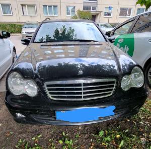 Melns Mercedes-Benz c-220 2006 Viļņa, ar dzinēja tilpumu 0.22 L un nobraukumu 325 tūkst. km par 1700 €, foto 3 vietnē AUTOMOTO.COM.LV