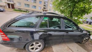Melns Mercedes-Benz c-220 2006 Viļņa, ar dzinēja tilpumu 0.22 L un nobraukumu 325 tūkst. km par 1700 €, foto 5 vietnē AUTOMOTO.COM.LV