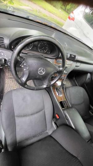 Melns Mercedes-Benz c-220 2006 Viļņa, ar dzinēja tilpumu 0.22 L un nobraukumu 325 tūkst. km par 1700 €, foto 6 vietnē AUTOMOTO.COM.LV