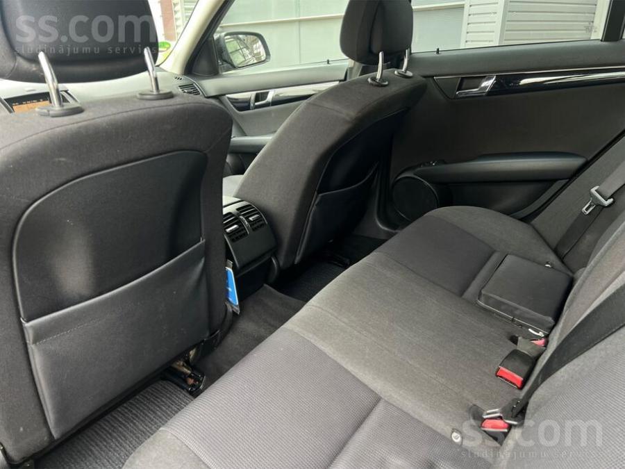 Melns Mercedes-Benz c-220 2007 Jēkabpils, ar dzinēja tilpumu 2.20 L un nobraukumu 331 tūkst. km par 5300 €, foto 12 vietnē AUTOMOTO.COM.LV