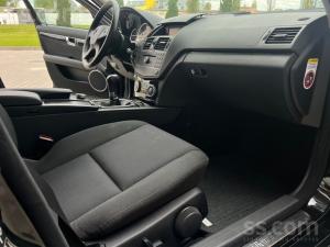 Melns Mercedes-Benz c-220 2007 Jēkabpils, ar dzinēja tilpumu 2.20 L un nobraukumu 331 tūkst. km par 5300 €, foto 13 vietnē AUTOMOTO.COM.LV