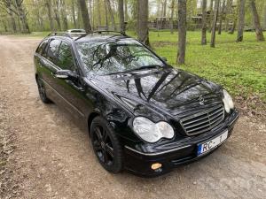 Melns Mercedes-Benz c-220 2007 Ogre, ar dzinēja tilpumu 2.20 L un nobraukumu 362 tūkst. km par 2500 €, foto  vietnē AUTOMOTO.COM.LV